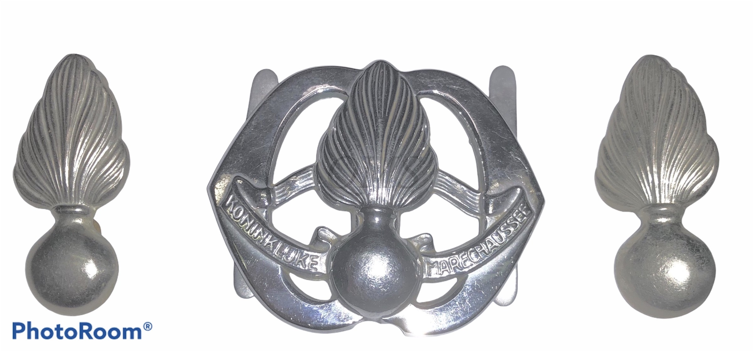 Baret embleem en schouder Koninklijke Marechaussee met buigpennen 1950