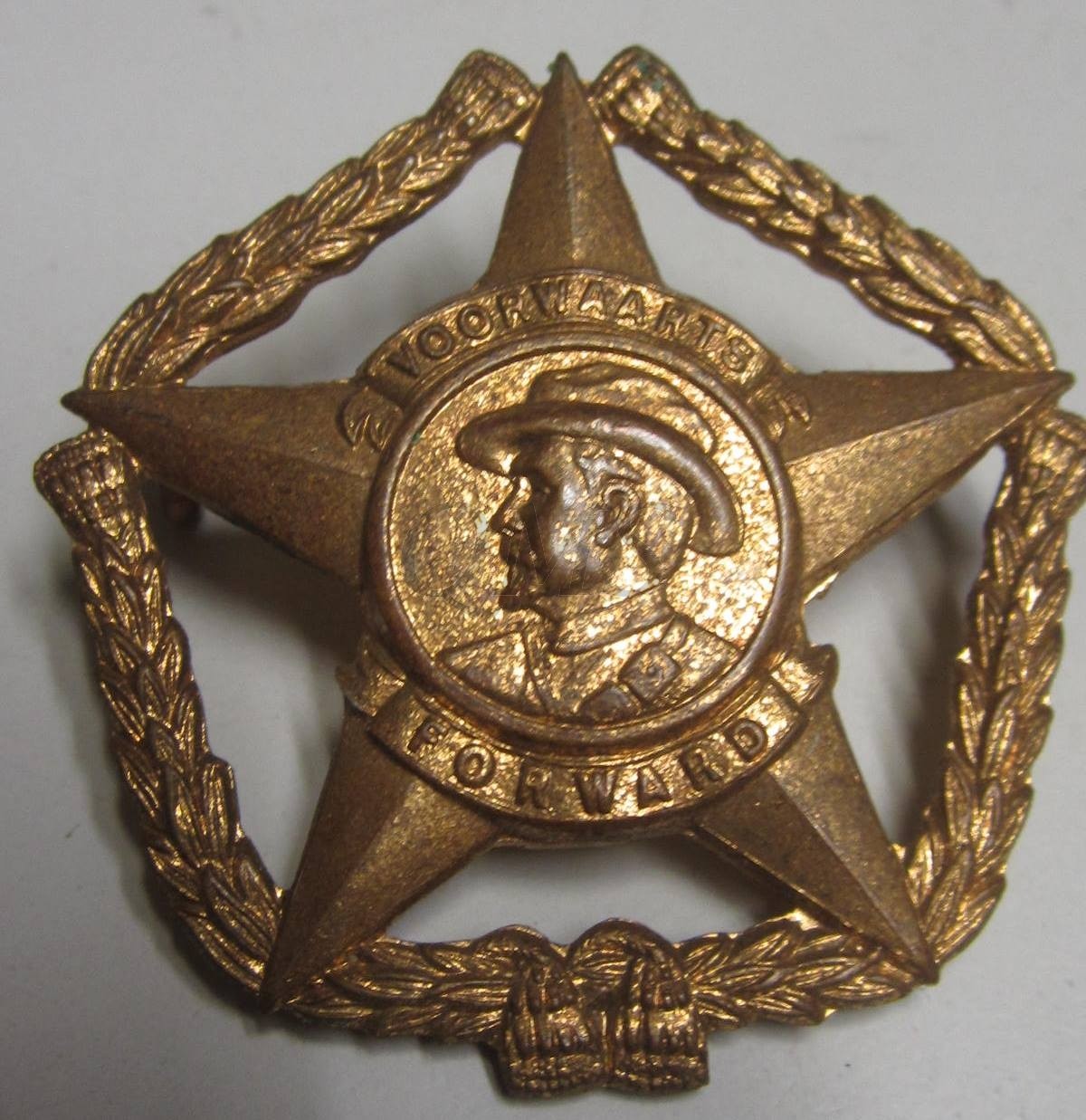 South African cap badge Voorwaarts/Forward