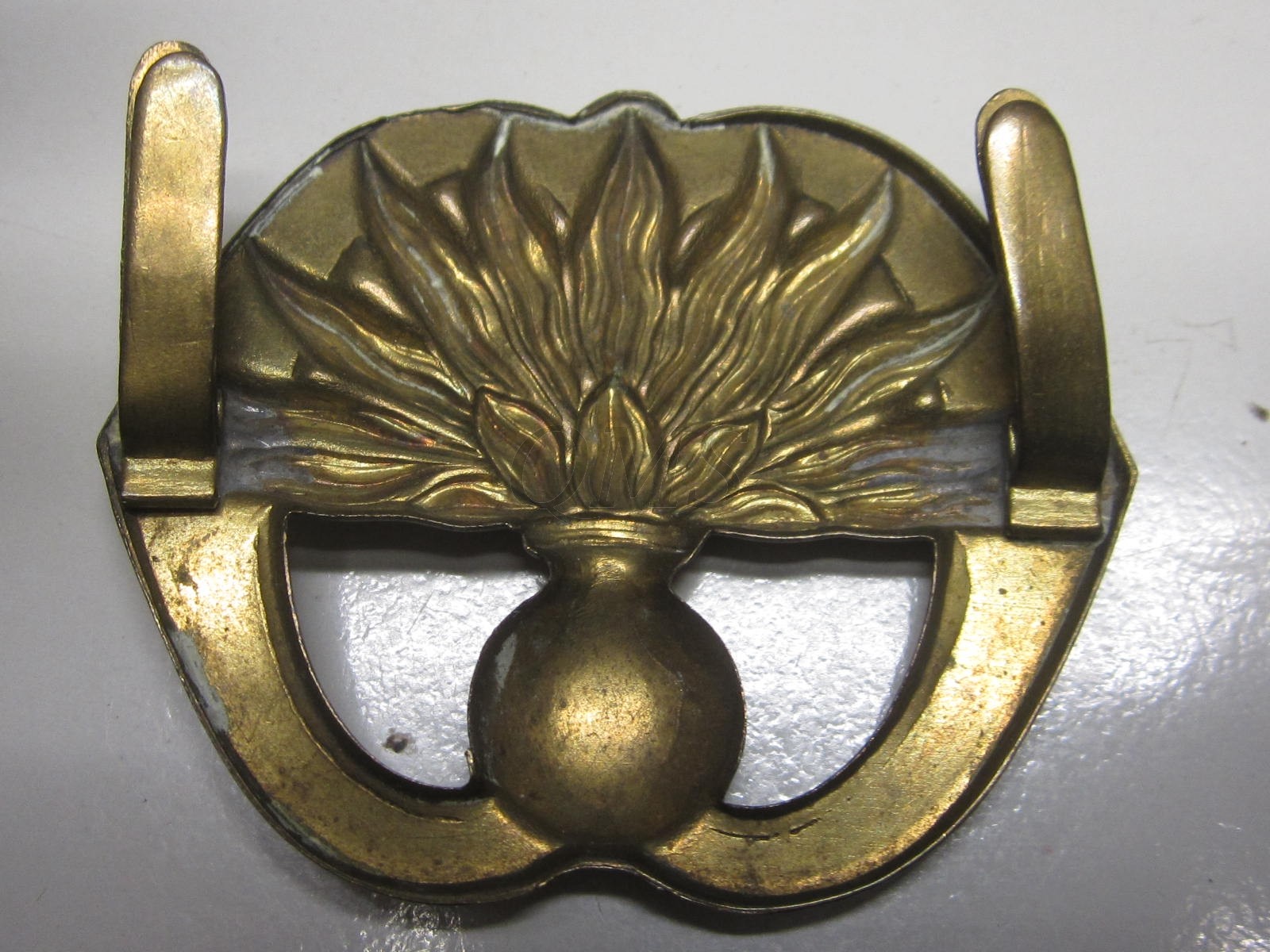 Baret embleem Grenadiers met buigpennen 1950
