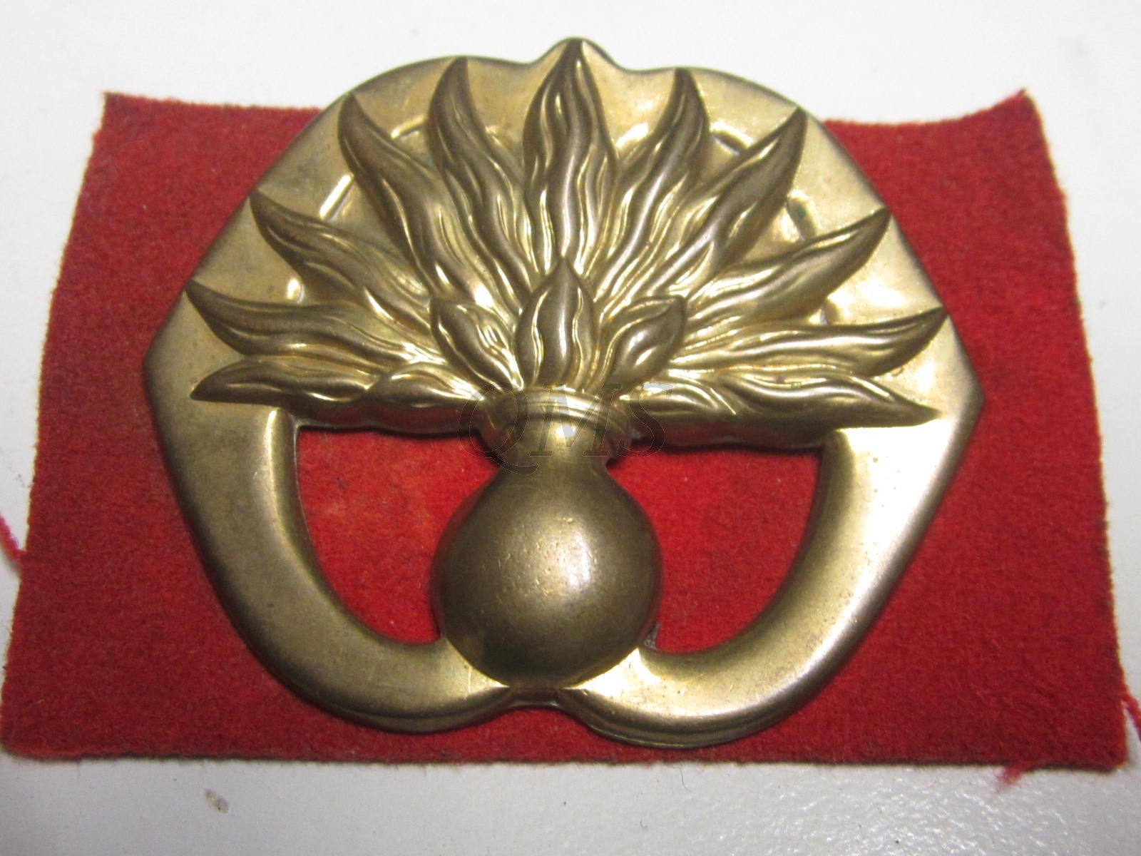 Baret embleem Grenadiers met buigpennen 1950