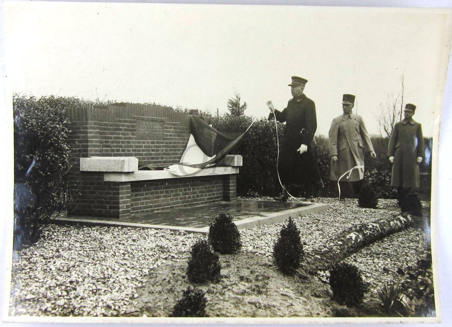 Grote pers foto onthulling monument Majoor L.C. van Duuren 1937