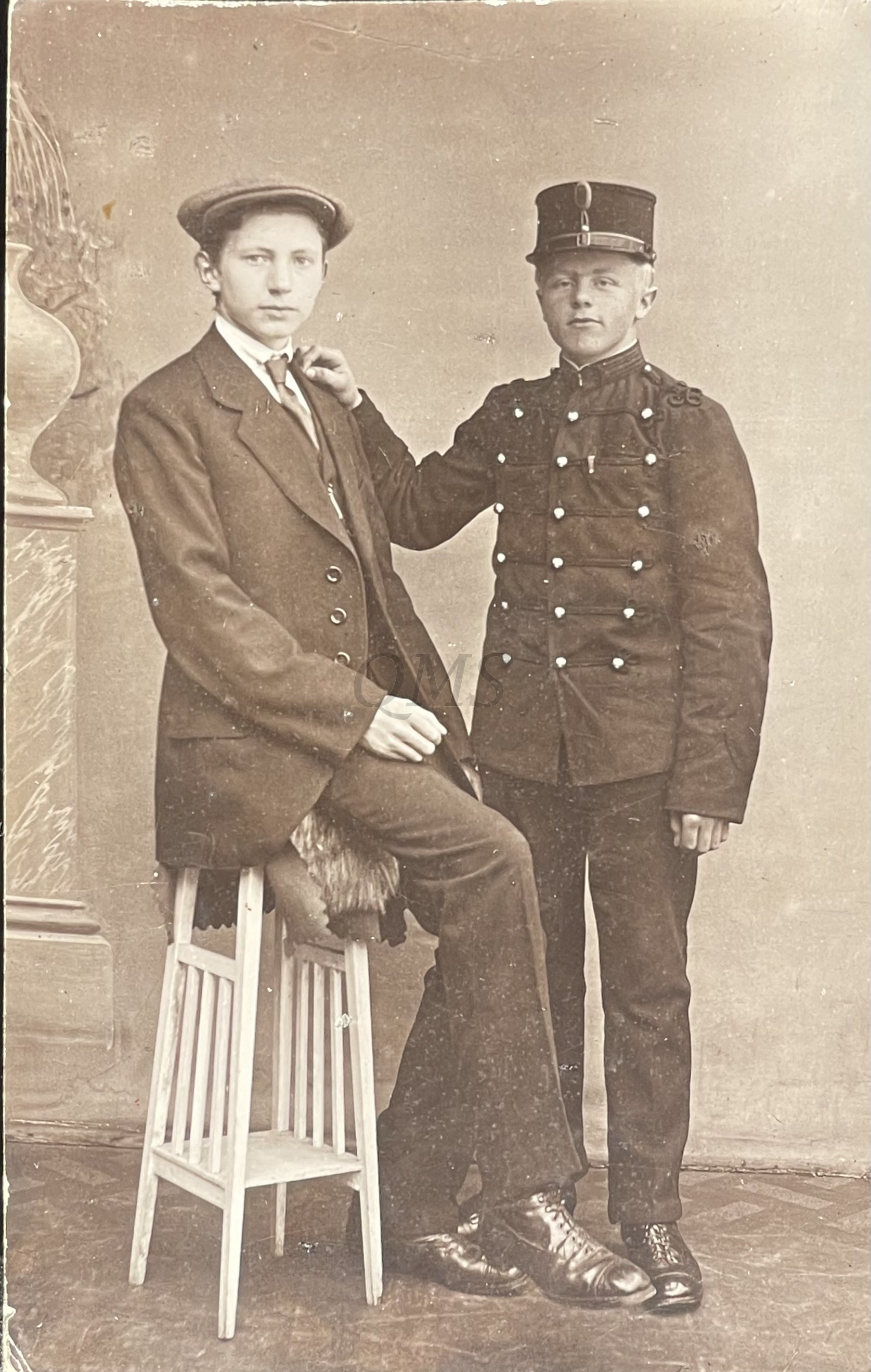 Studio Photo 1914 dutch soldier with brother