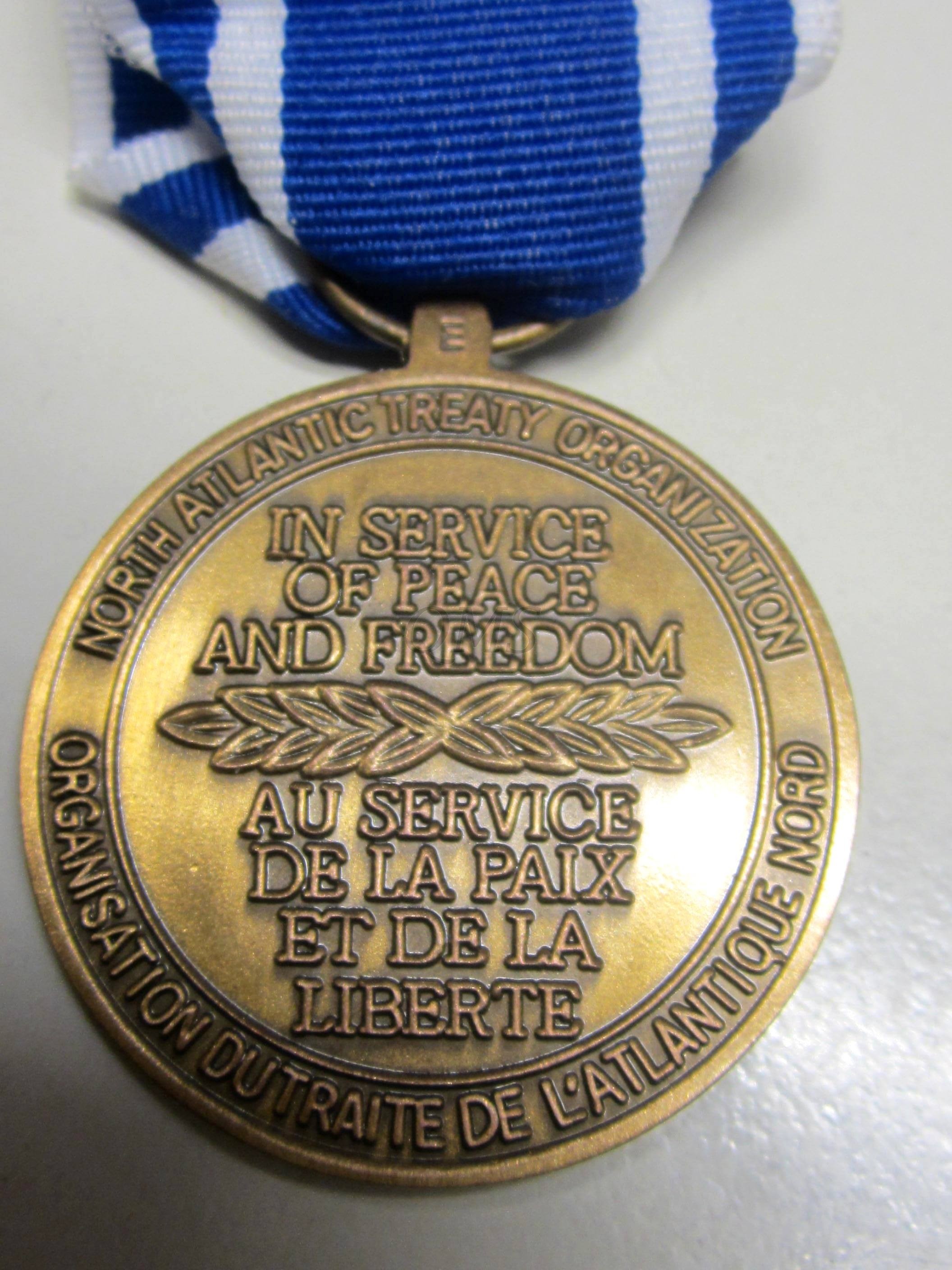 Nato medaille met baton