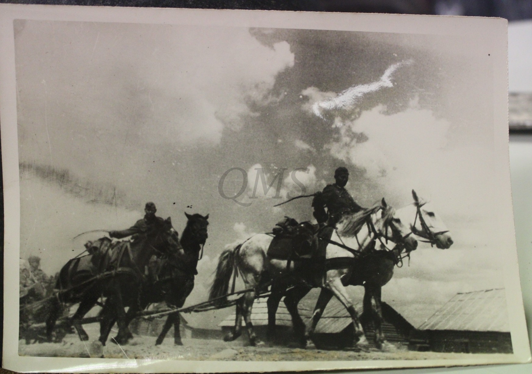 Persfoto Siegreich stürmen die deutschen Divisionen im Osten vorwärts 1941